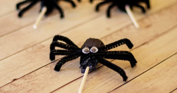 How to Make Lollipop Spiders | Easy Halloween Crafts for Kids