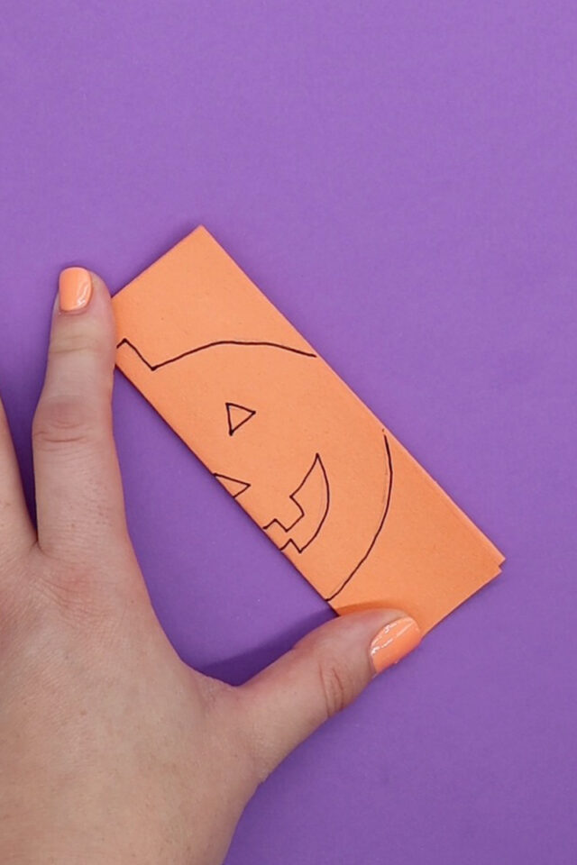 How to Make a Pumpkin Paper Chain | Easy Halloween Crafts - Pjs and Paint