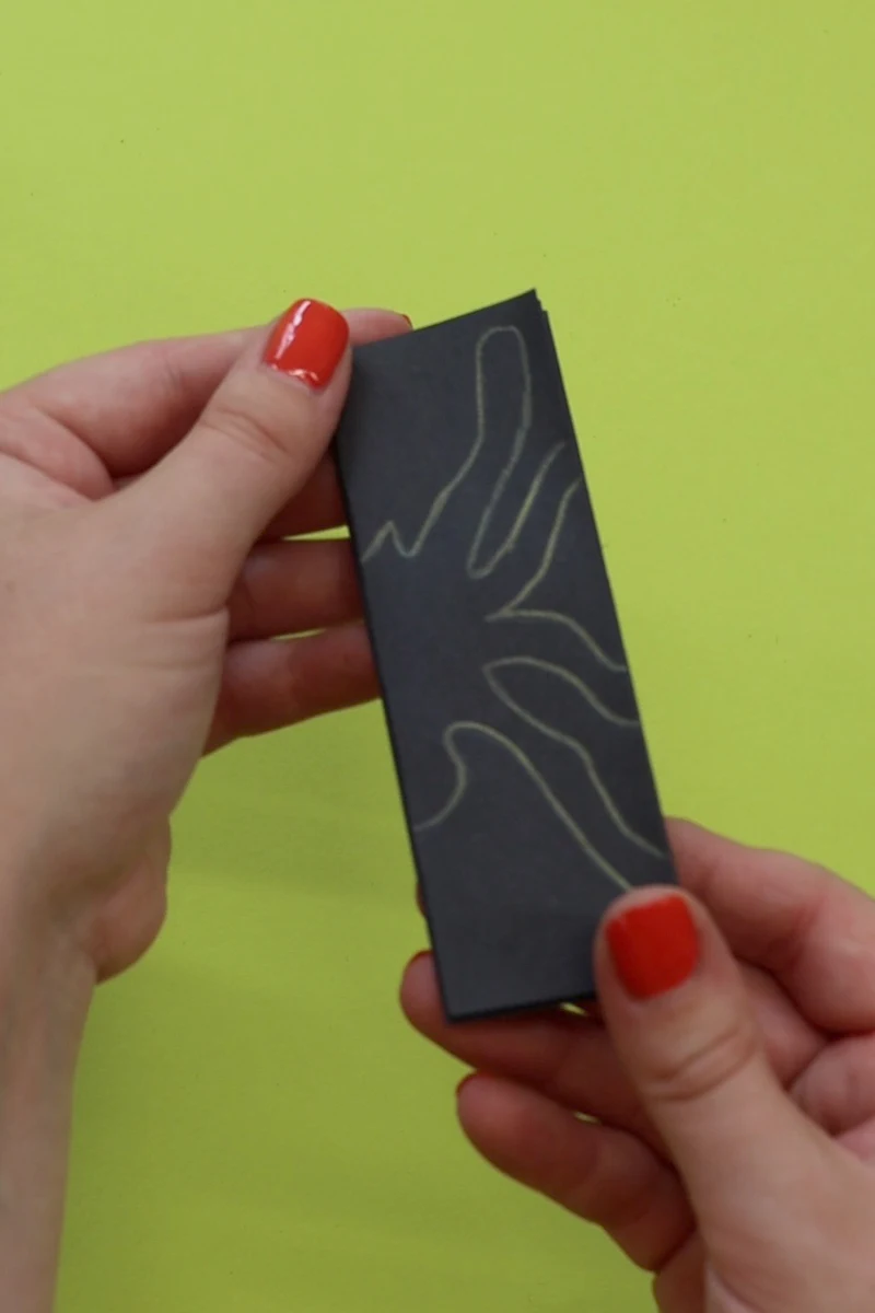 How to Make a Spider Paper Chain | Easy Halloween Crafts - Pjs and Paint