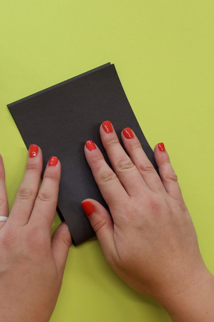 How to Make a Spider Paper Chain | Easy Halloween Crafts - Pjs and Paint