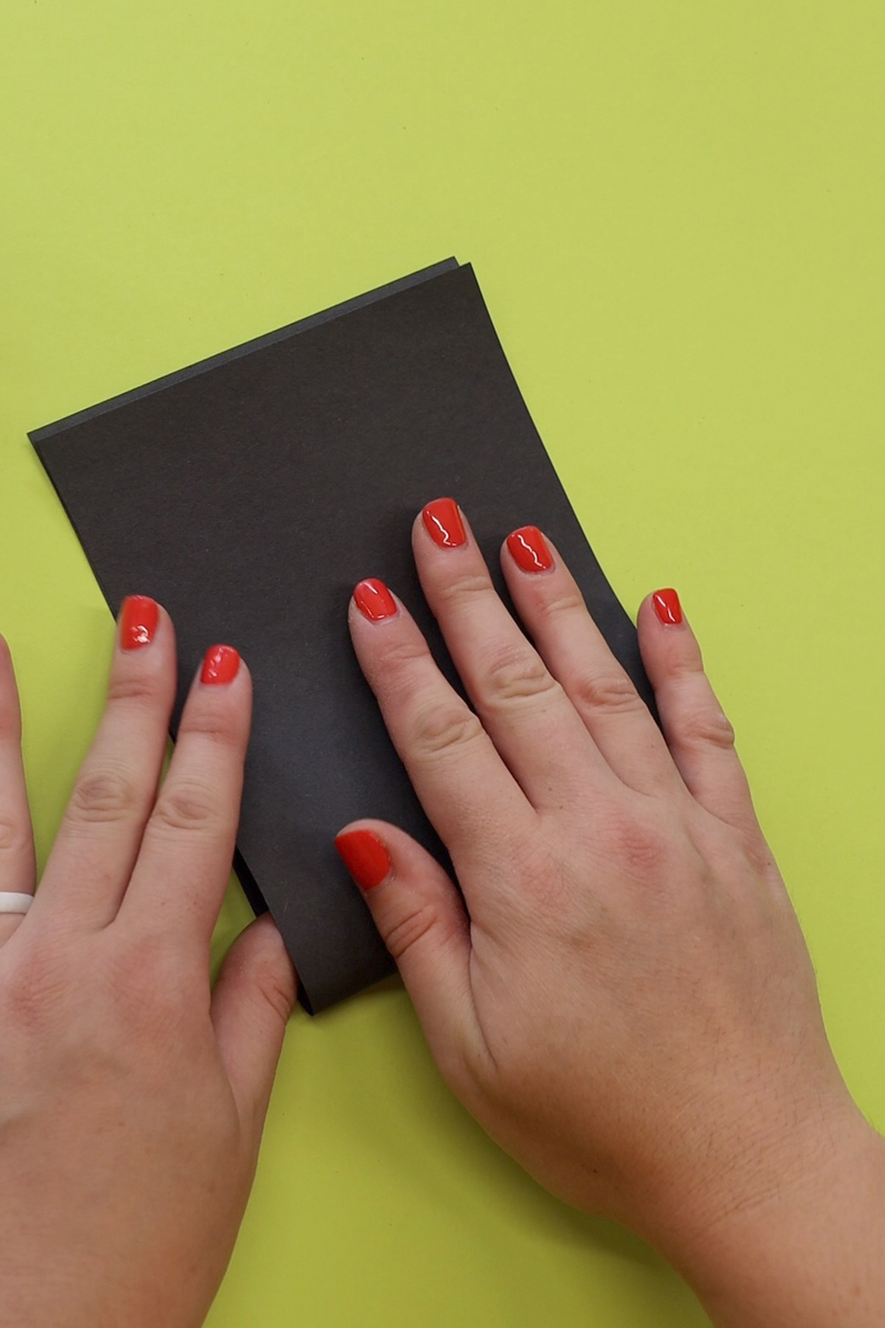 How to Make a Spider Paper Chain | Easy Halloween Crafts - Pjs and Paint