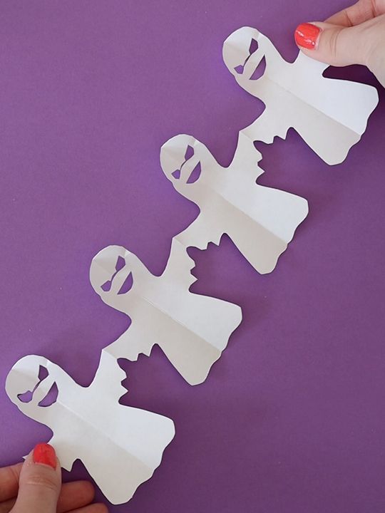 How to Make a Heart Paper Chain - Pjs and Paint