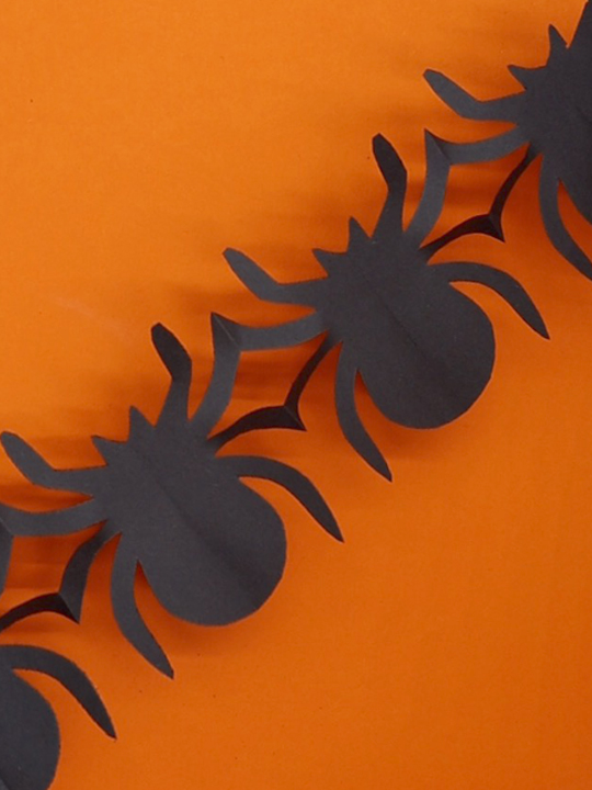 How to Make a Spider Paper Chain | Easy Halloween Crafts - Pjs and Paint