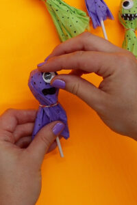 How to Make Lollipop Monsters | DIY Halloween Party Favors - Pjs and Paint